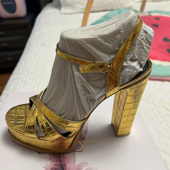 Jessica Simpson | Shoes | Jessica Simpson Metallic Gold Platform | Poshmark